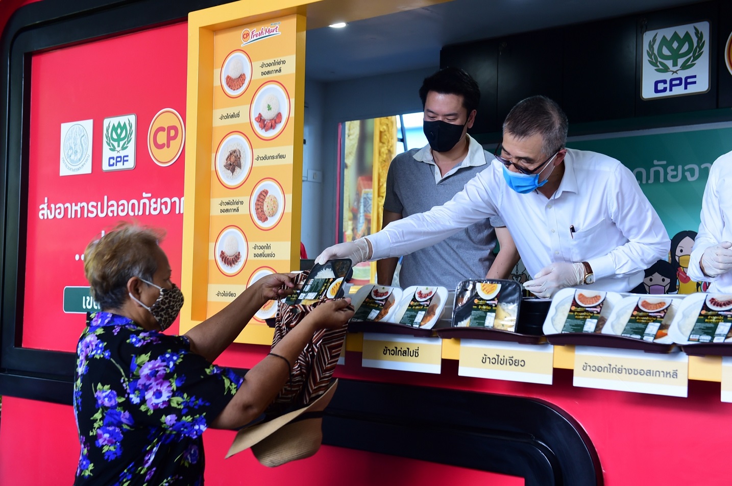 CPF Food truck delivers free meals to communities around Wat Samakee ...