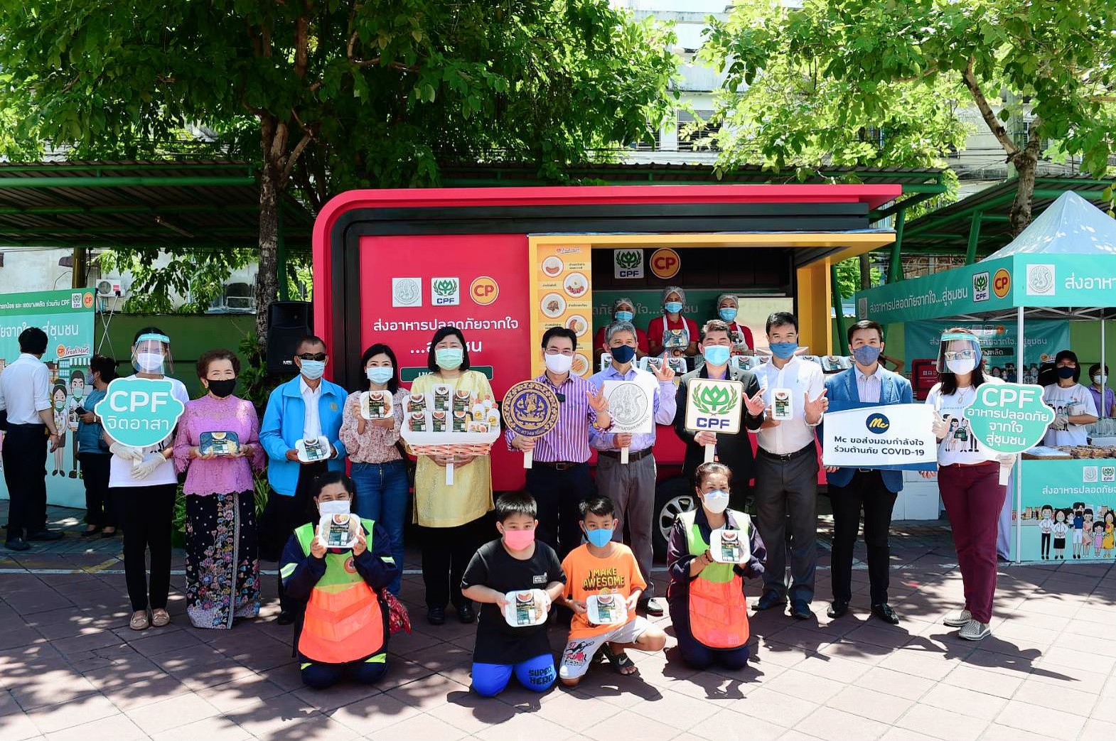 Deputy PM joins CPF food truck project to hand out free meals - Charoen ...